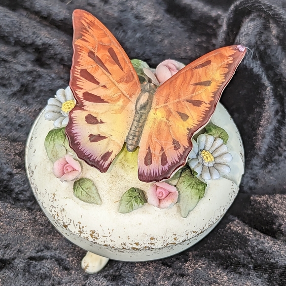 Lefton | Accents | Vintage Lefton Porcelain Trinket Box With Butterfly ...